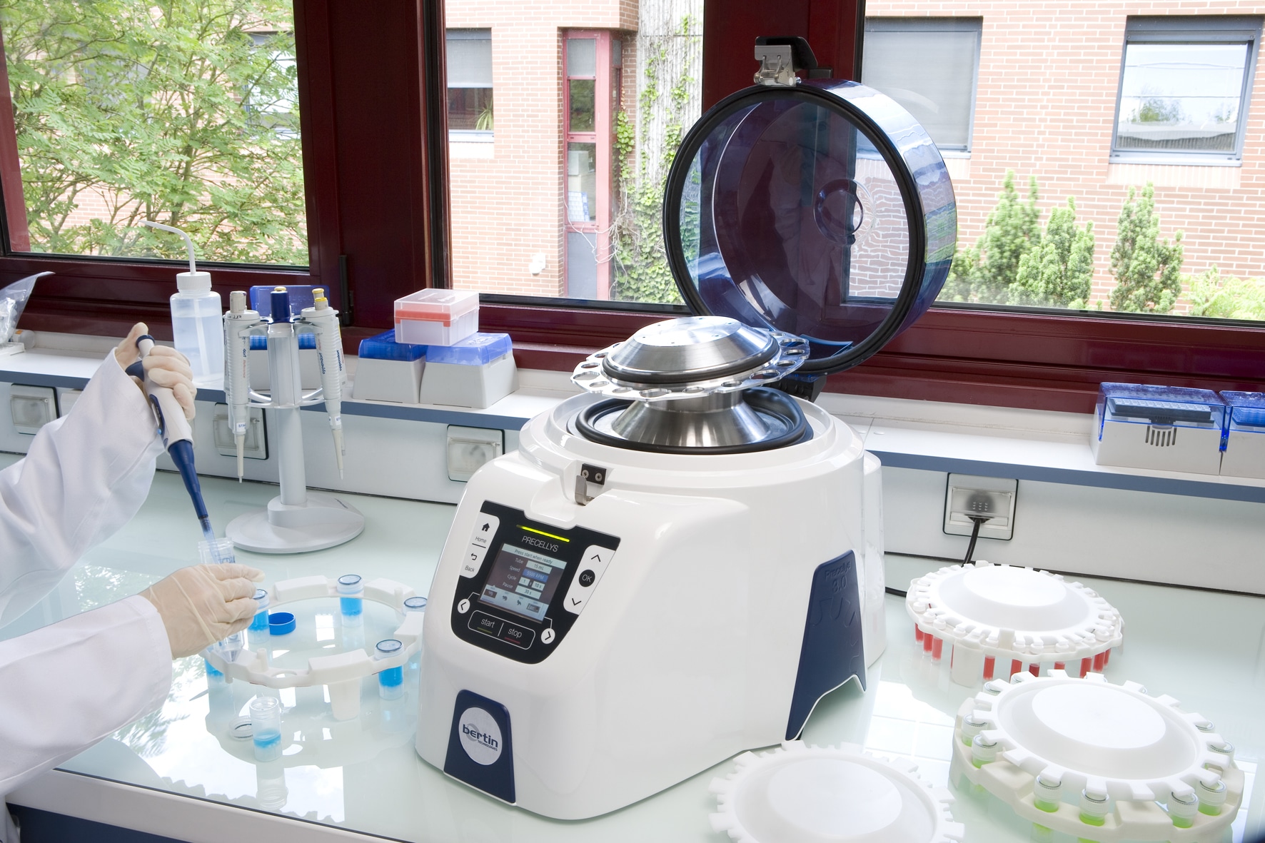 Precellys Evolution dans un laboratoire BSL-4 - Bertin Technologies